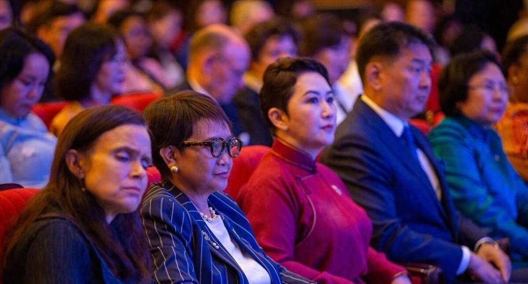 The most beautiful female minister in the world, Mongolia's “modern ...