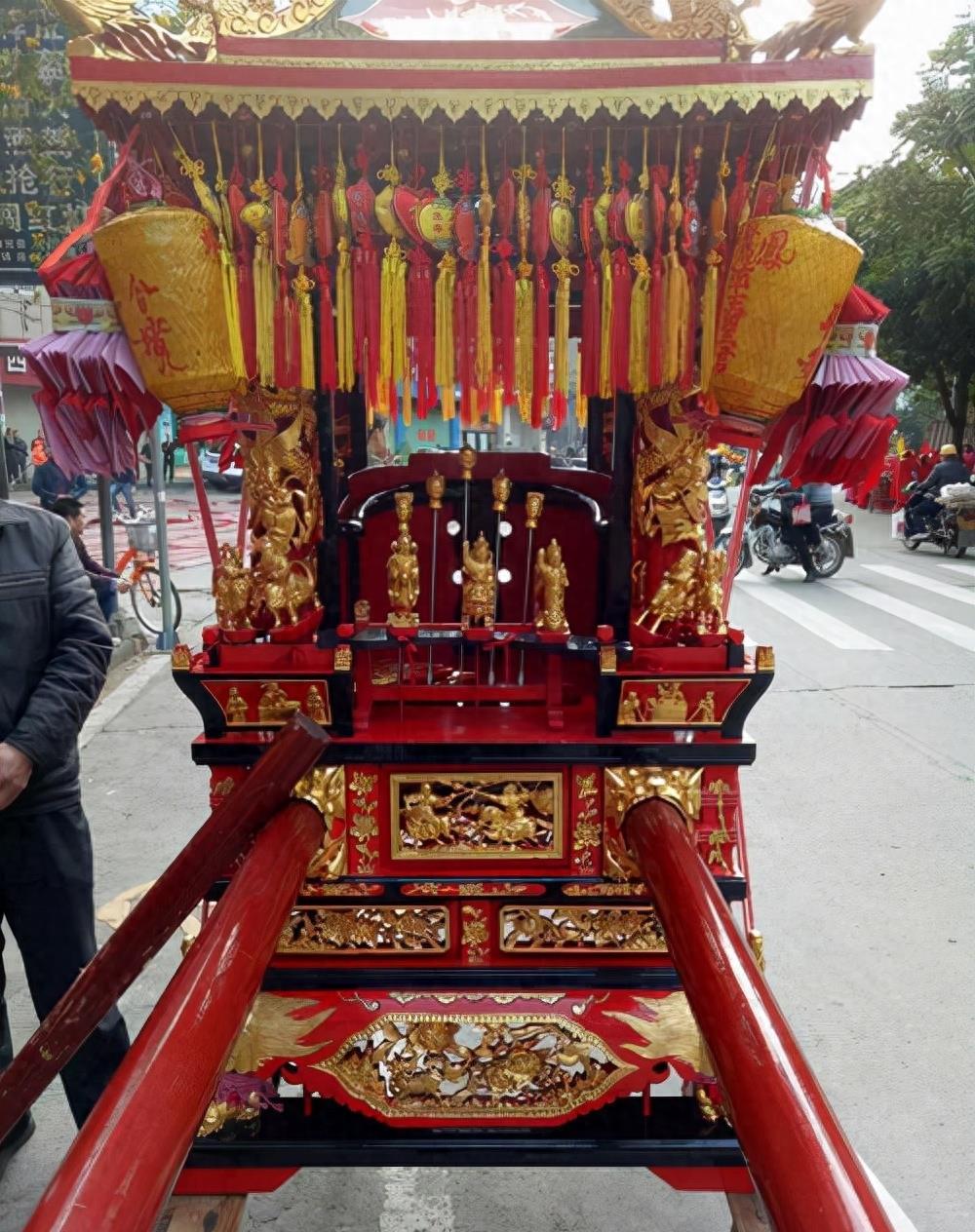 When Longyu married Guangxu, why was the phoenix sedan chair locked? Most people don't know this ...