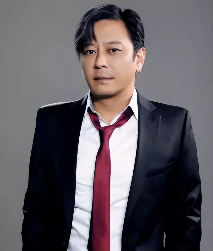 From the peak of music to the loss of voice, explore the highs and lows of Wang Jie's music ...