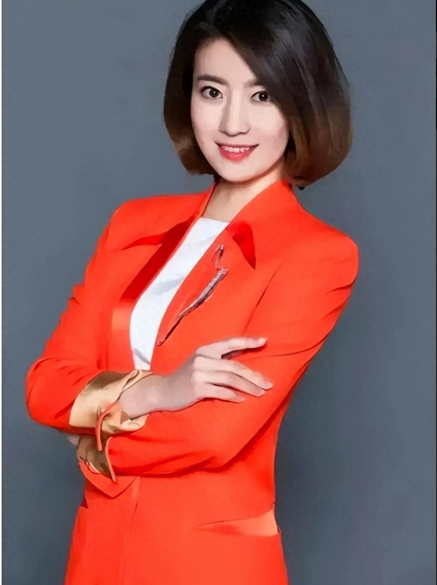 CCTV welcomes a new host, Cui Shuang, a 36-year-old beautiful female ...
