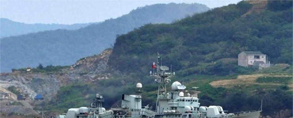 Upgraded version of Type 053H1G frigate: maritime combat capability has improved by leaps and ...