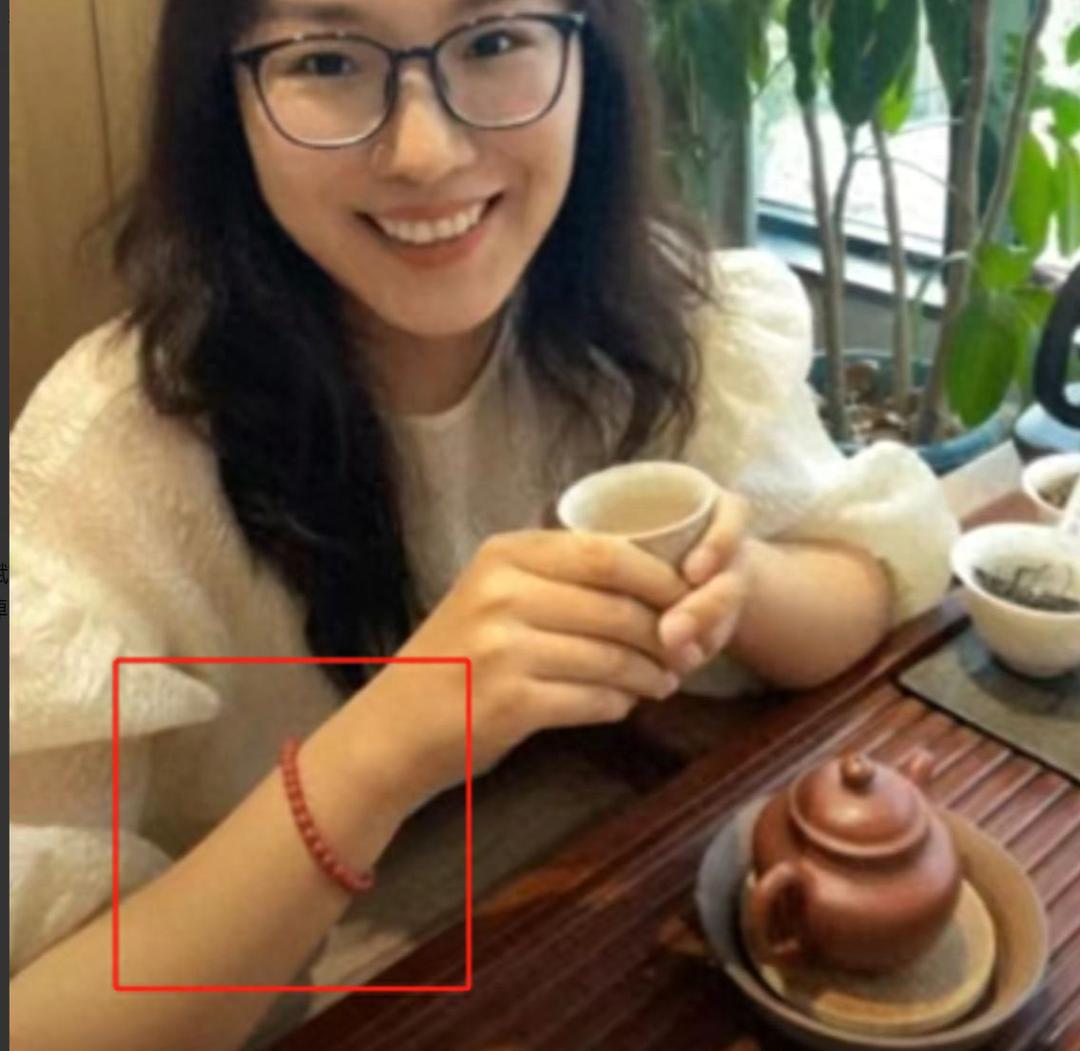 No more hiding? "Jiang Ge Case" Liu Xin appeared in public, live-streamed selling tea to make ...