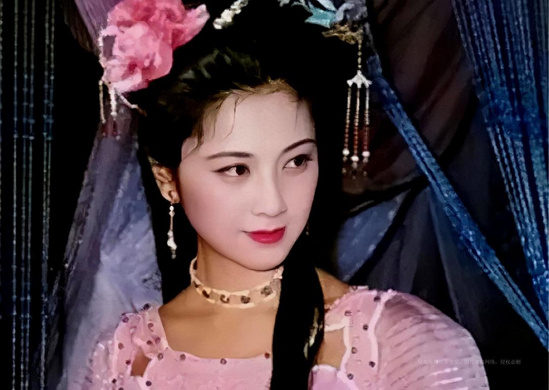 Deng Jie is "short and dark"? Looking at her 65-year-old state, her top-notch physique is worthy ...