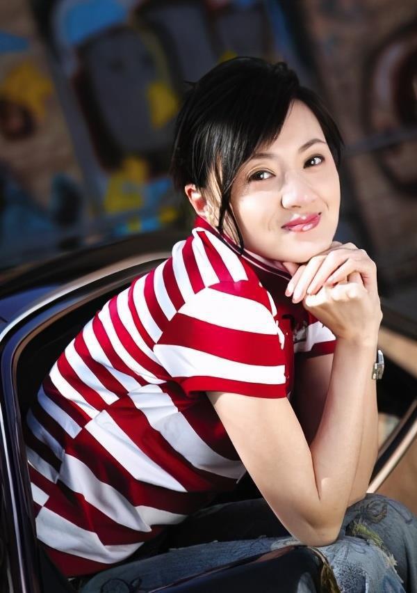 Jin Yuting has appeared on the Spring Festival Gala five times, she is low-key, modest and ...