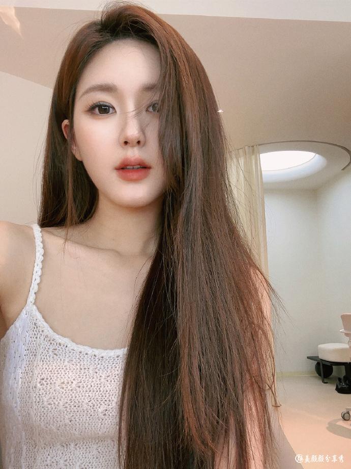 Zhao Lusi's long hair and beautiful shoulders - iMedia