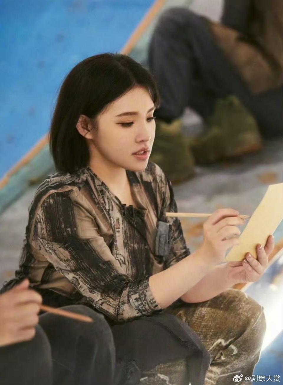 No less exquisite, Xie Yilin's perfect figure makes an eye-catching ...