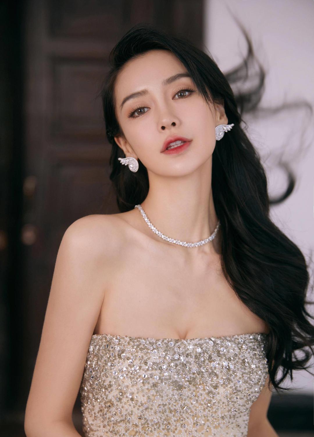 Gulinazha follows Yang Ying's old path and becomes a new carpet star ...
