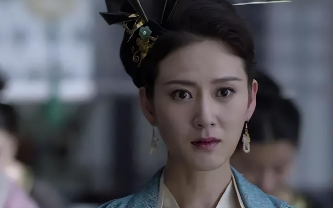 Liu Ruyu who is willing to have a political marriage - watching the TV ...