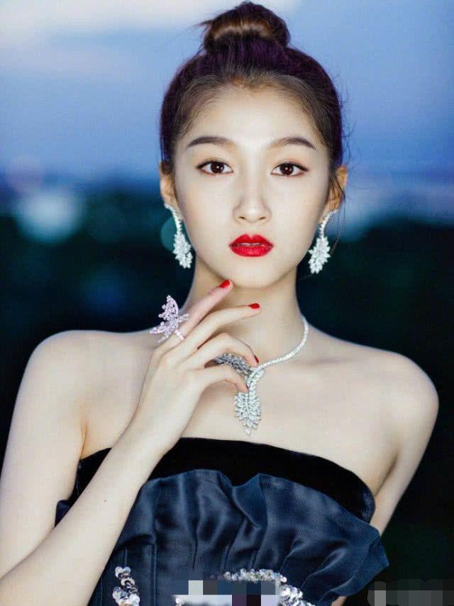 I can't hide it anymore! The astonishing background of "Real Gege in ...