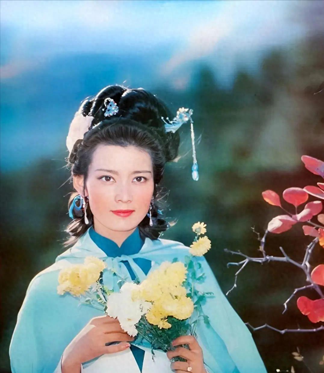 Is Pan Hong, who is old and fierce, considered a top beauty in the ...