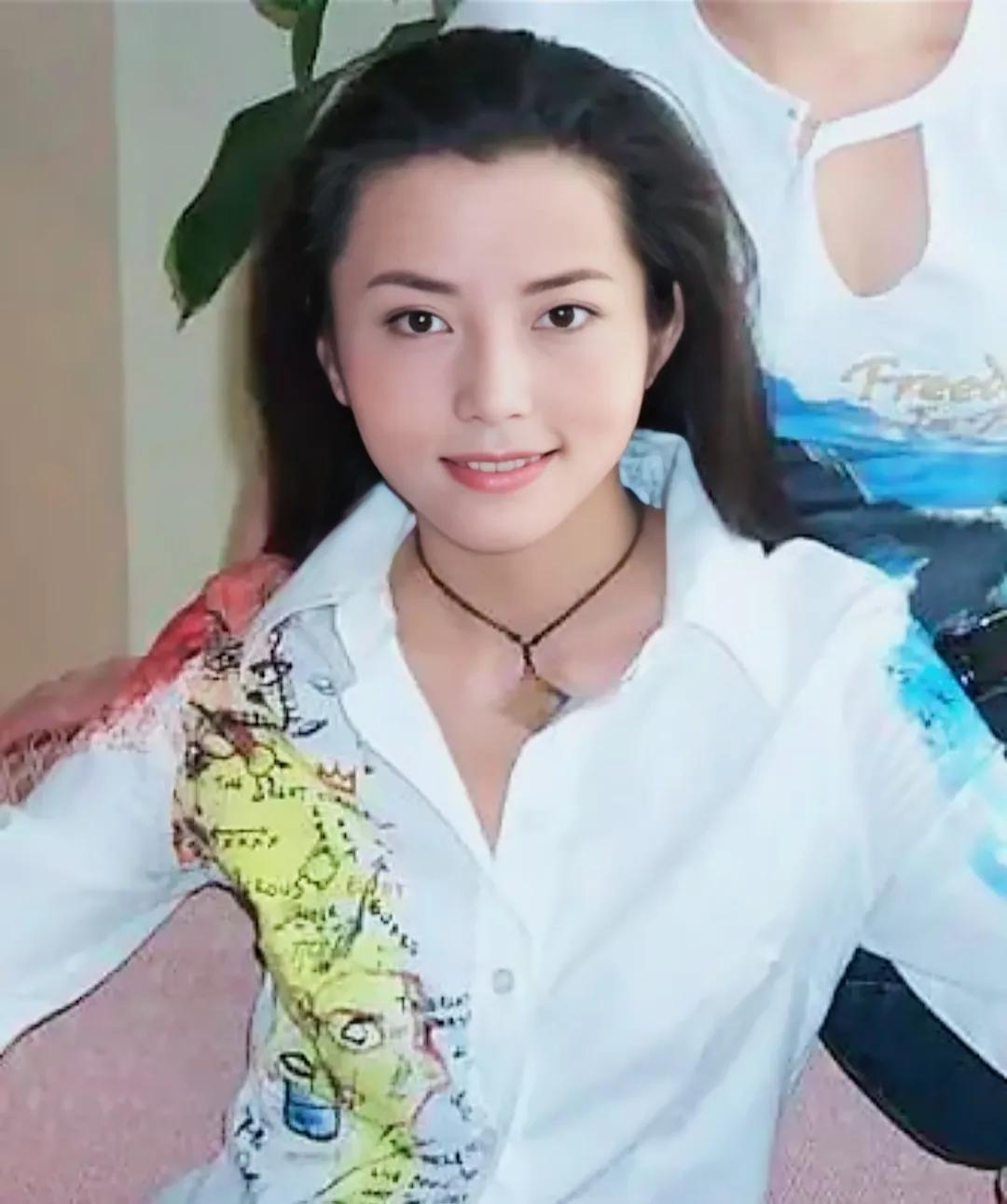 Looking at Li Yu 14 years later, he was buried in a wedding dress, her ...