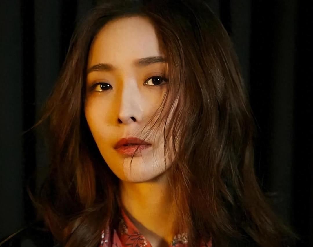 17 years ago, the beautiful actress Li Man who was popularized by "Zhang Yimou" is now 35 years ...