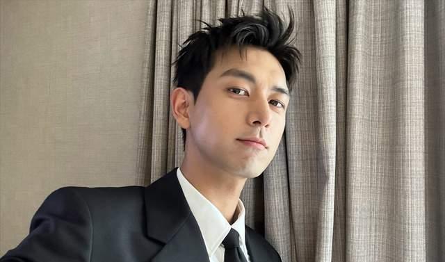 Li Xian showed off his abdominal muscles and couldn't hide his dilemma ...