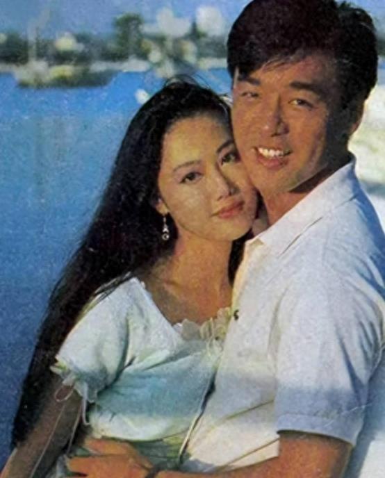 "Queen of Labels" Zhang Xiaohui shows off her perfect figure and her ...