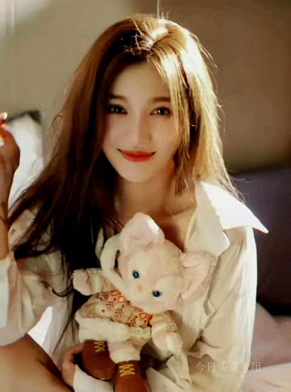 The love affair at the Creation Camp was made public, Li Xinyi and Lu Yi sweetly admitted their ...