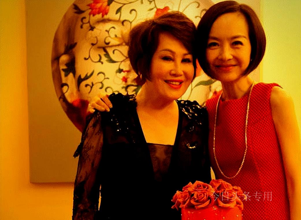 Sitting in the front row of the Spring Festival Gala for 20 years, Jin ...