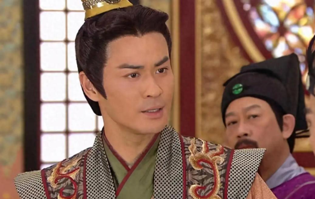 The eunuch pushed the stupid prince to the throne. The prince's first ...