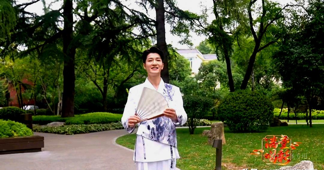 Yin Song hosted a folk art program on CCTV Variety Channel for the ...