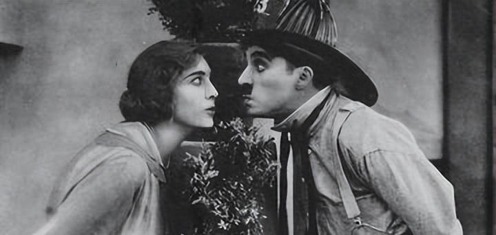 Laughing with tears, Charlie Chaplin's legendary life was full of drama ...