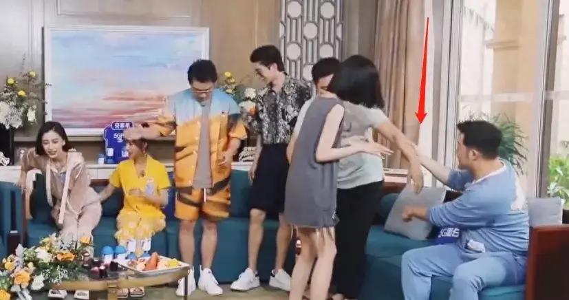 Wu Xuanyi's "Run" was dressed coolly, but Sha Yi didn't dare to sit ...