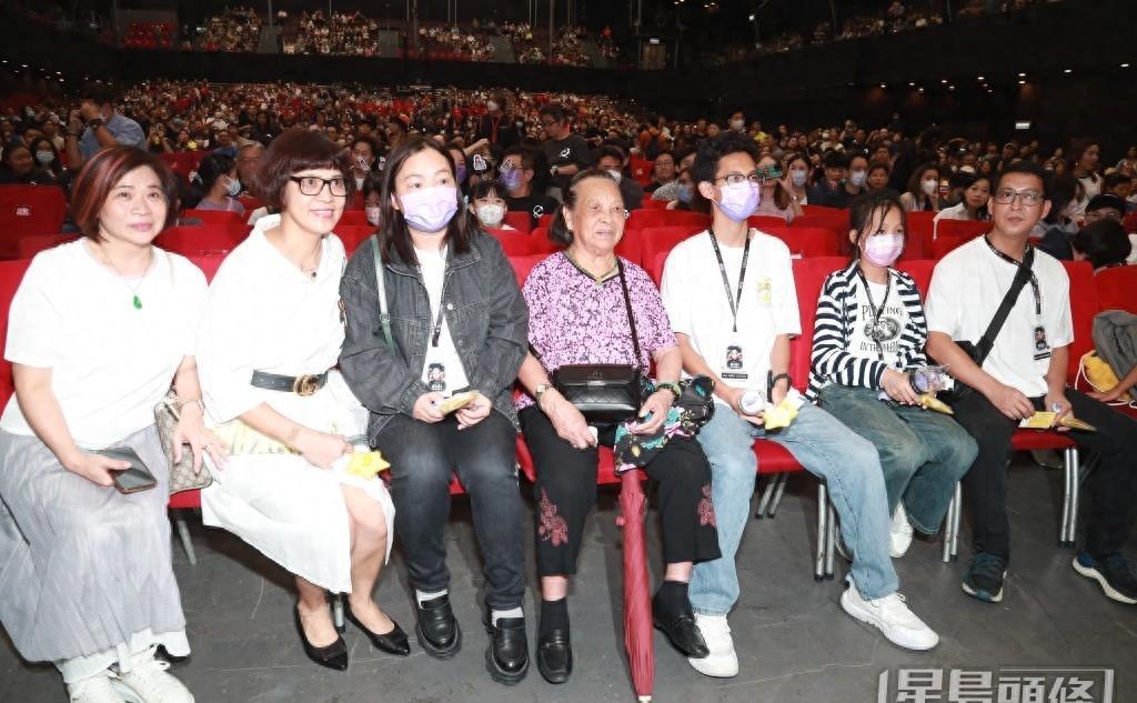 Hong Kong's 18-year-old diva holds her first concert! Gigi Leung ...