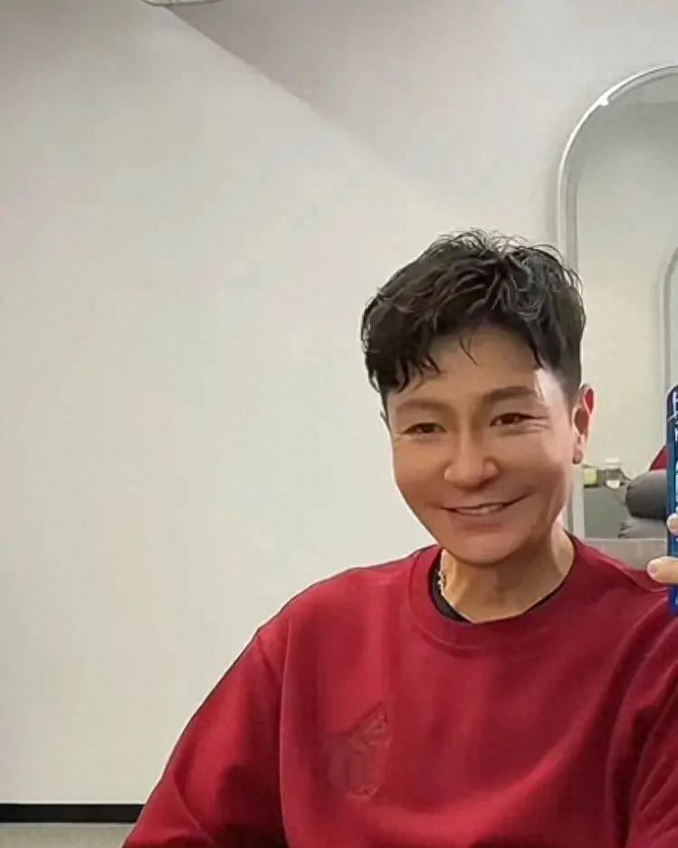 When 46-year-old Li Zonghan and 47-year-old Chen Long were in the same ...