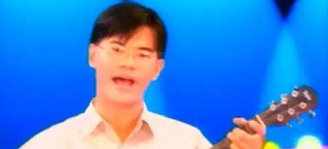 Singer Zhang Wenhui died suddenly while playing ball at the age of 54 ...