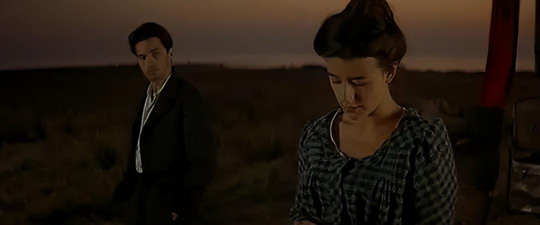 Romane Paulinger stars in her true role, and a chaotic farce is staged ...