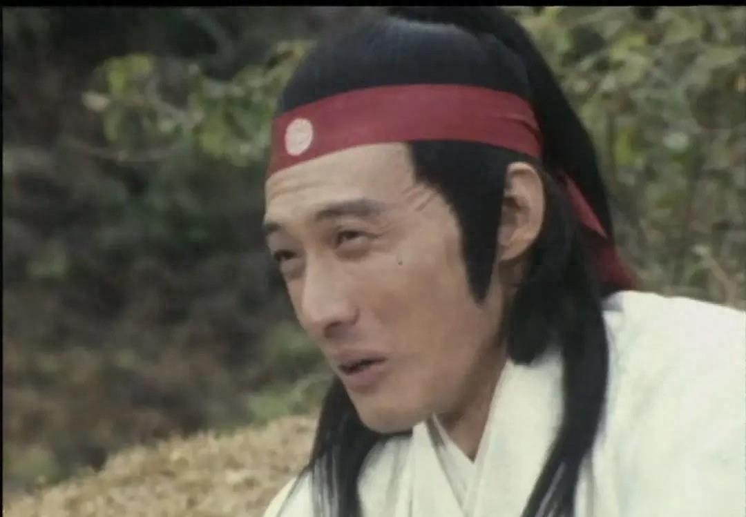 He is also playing the role of "Golden Snake Man", and when six people ...