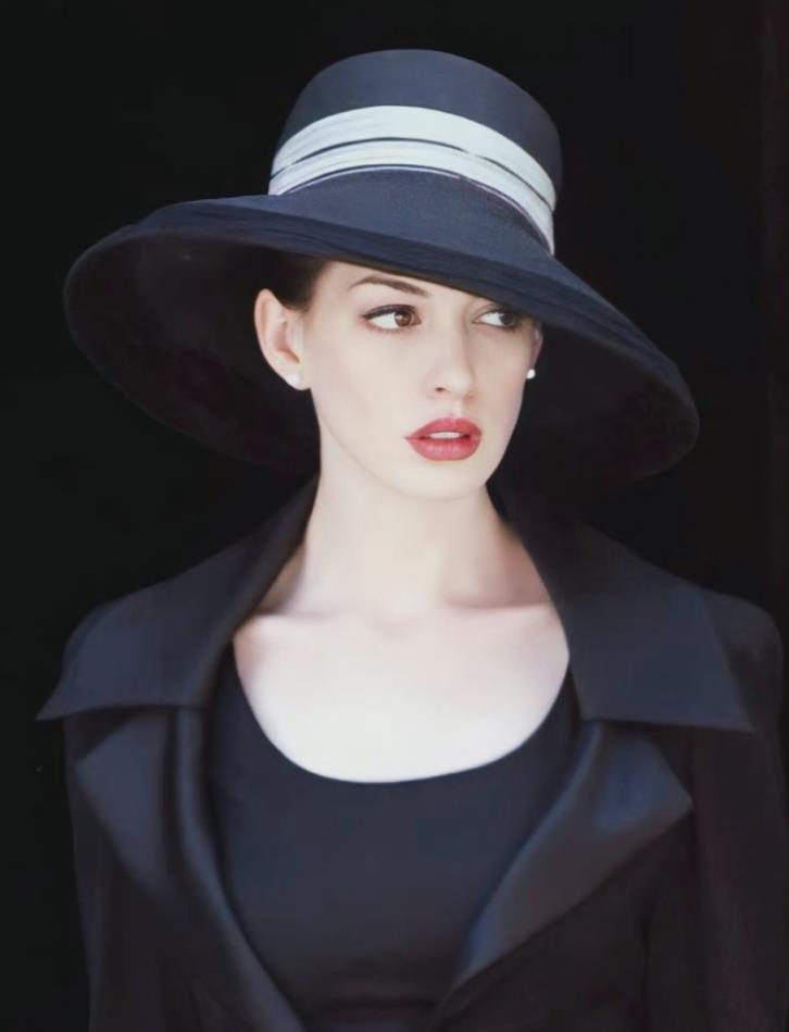 16 years! Why doesn't Anne Hathaway's face change? - iMedia