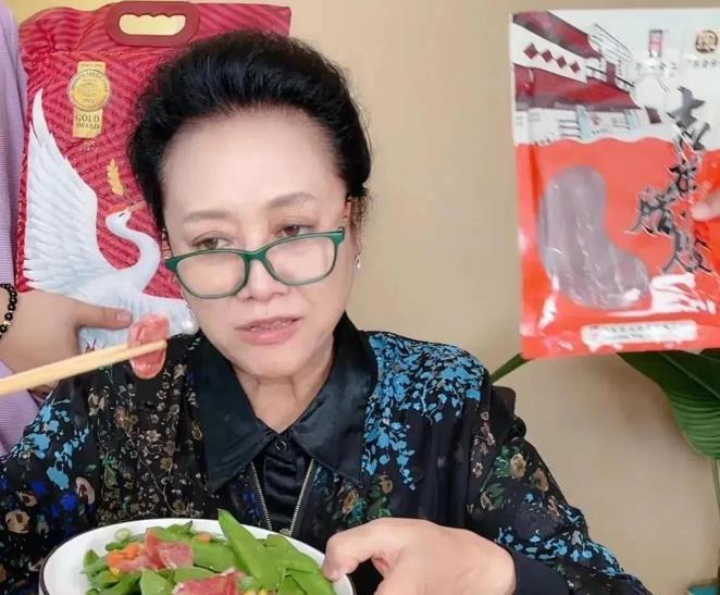 Wang Liyun, a first-class actor, live broadcast with goods and 2w ...