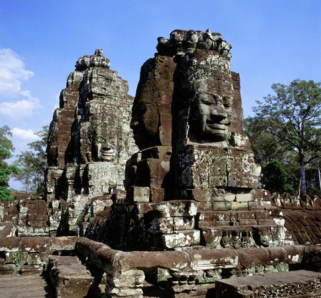 Looking at the architecture and religion of the Khmer Empire, what is ...