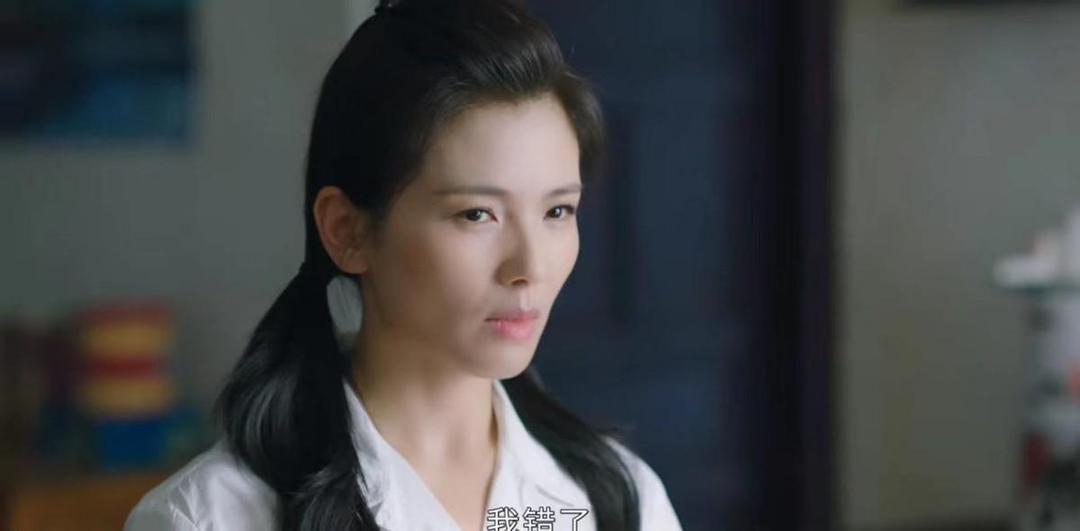 The middle-aged goddess Gillian, 42 years old, stunned the audience ...