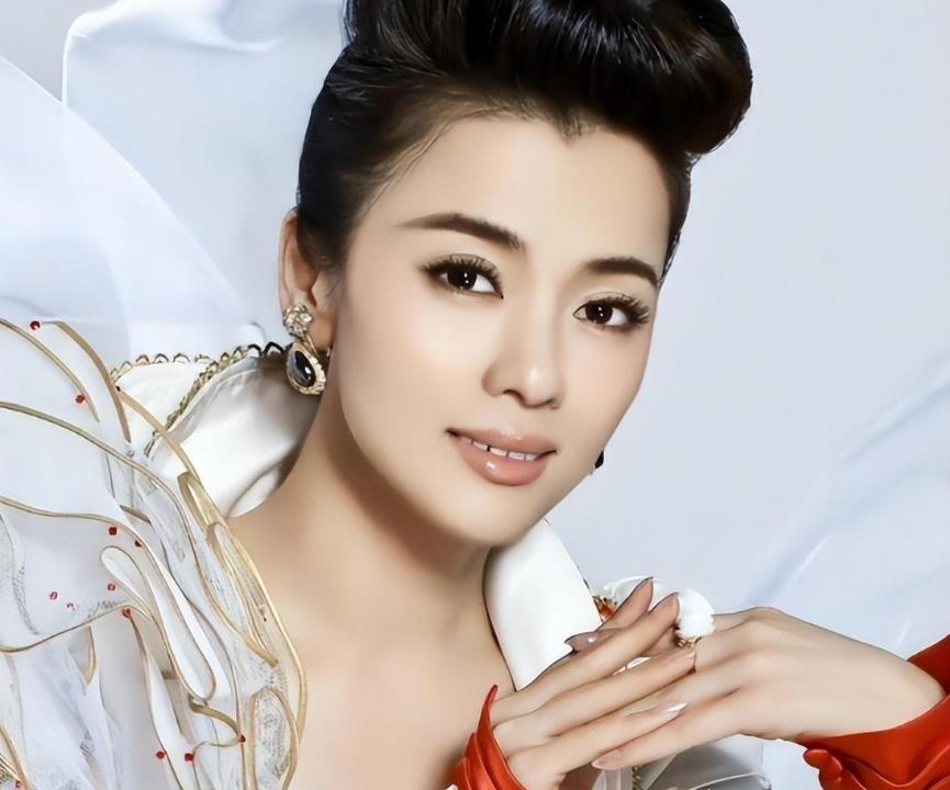 Chen Sisi can no longer hide it and admits her relationship with Li ...