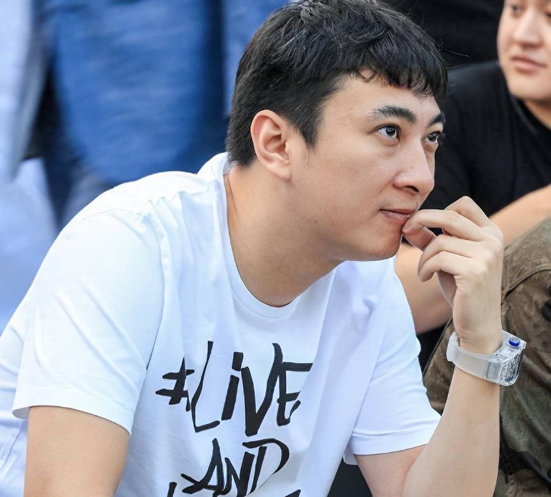 Yang Kun's singing ability triggered heated discussions on social media, and Wang Sicong's ...