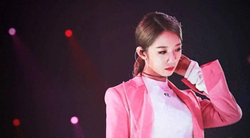 He doesn't even have a masterpiece, yet he has the nerve to be a mentor ...