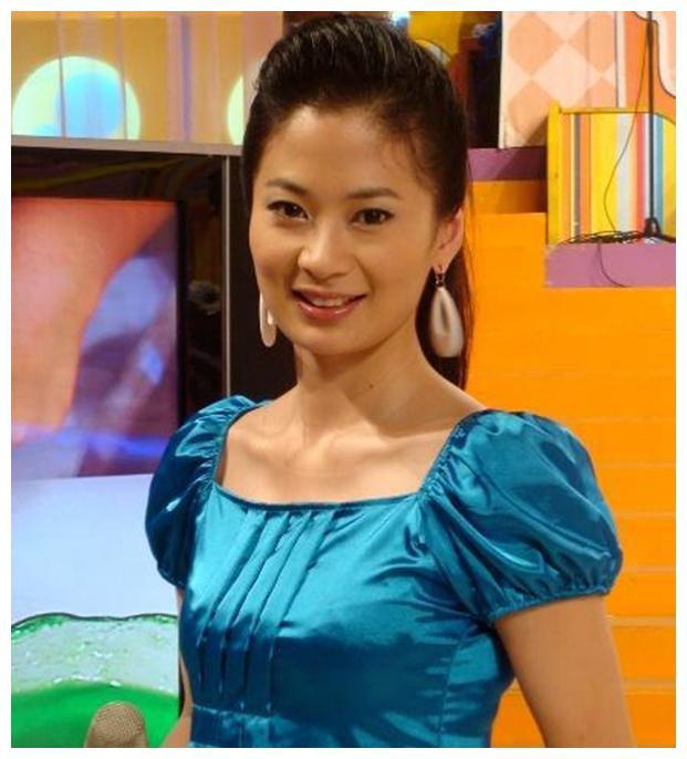 CCTV beauty Chen Beibei, 43 years old, is still as beautiful as a young ...