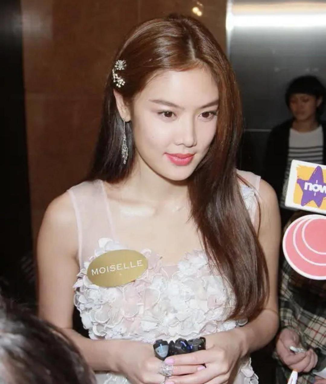 Lai Ming's ex-wife Le Jier is unrecognizable without makeup. She has strong muscles and a shiny ...