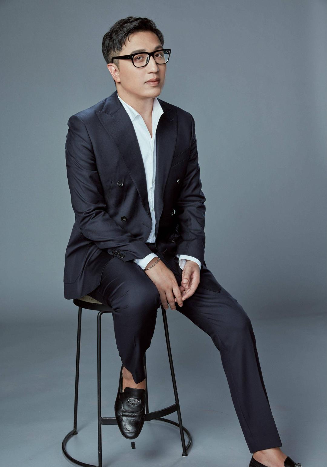See how Mr. Hua plays a good hand to pieces - iMedia
