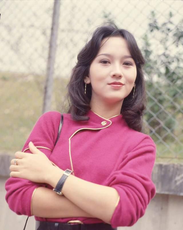 The "ageless goddess" is all fake! Accumulated wrinkles, stiff face and ...