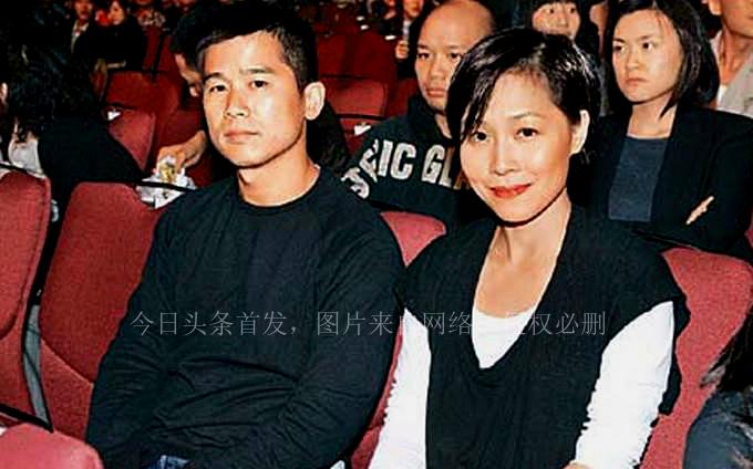 Peng Ling and his wife celebrated Huang Weiwen's birthday. The singer ...
