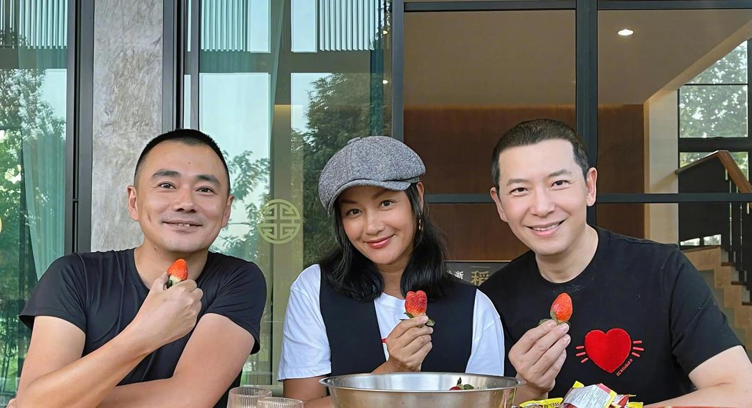 52-year-old Qu Ying and Dai Jun vacation in Thailand! The intimate ...