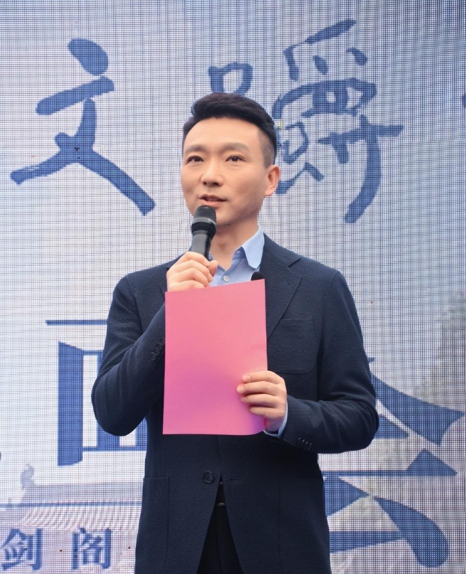 Kang Hui: Amazing transformation! I actually became the top host of ...