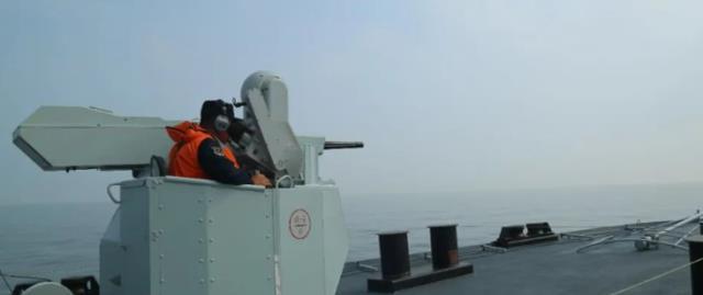 The Type 072 landing ship participated in actual combat training in the ...