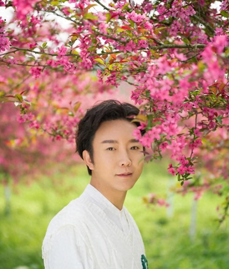 There are only three singers who have truly achieved success in "Avenue ...