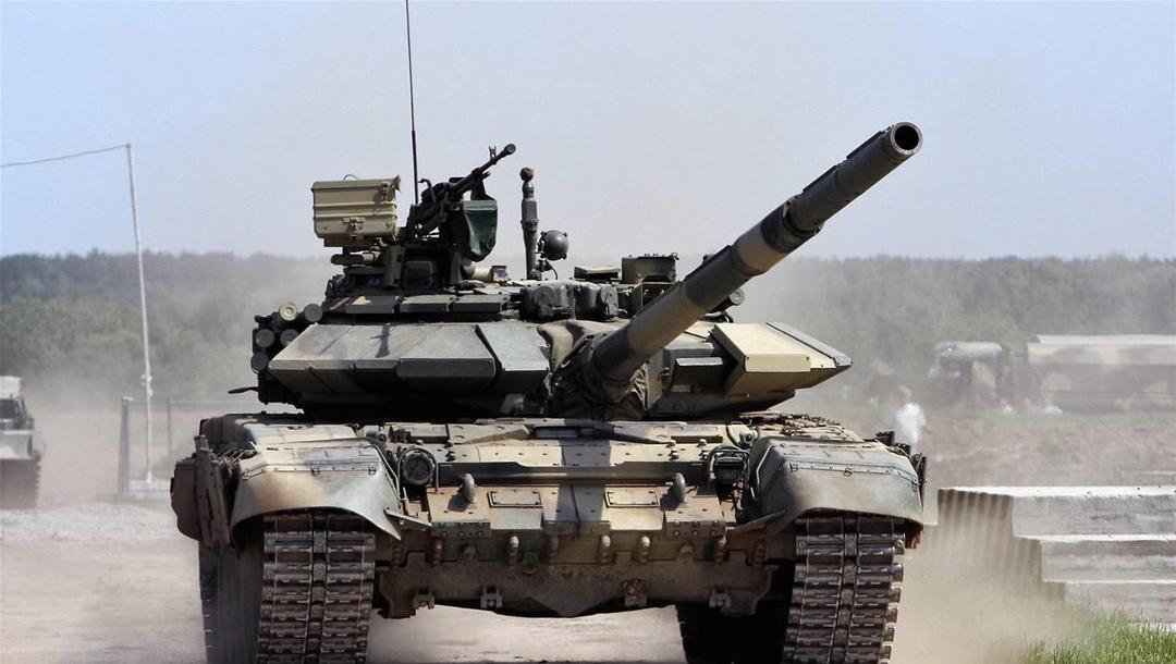 Why does the Russian T90 tank have two red eyes? This is a life-saving ...