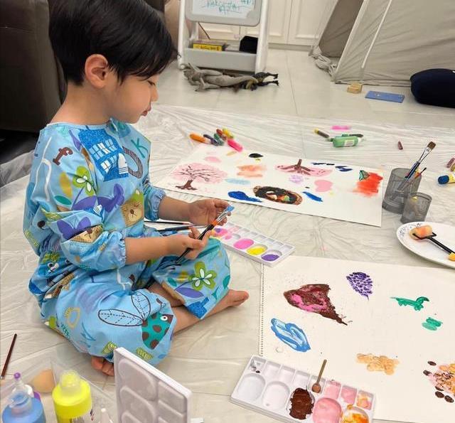 43-year-old Cai Lin took care of her children alone after her divorce ...