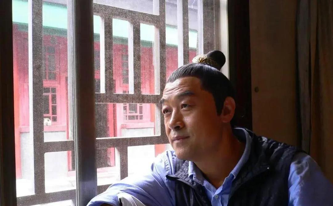 Actor Li Jianyi: He married an ordinary wife, but he had no choice but ...