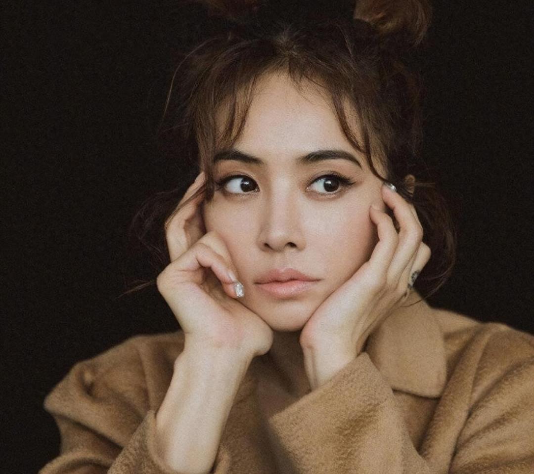 Jolin Tsai was met by chance in Changsha, she was wearing tights and ...