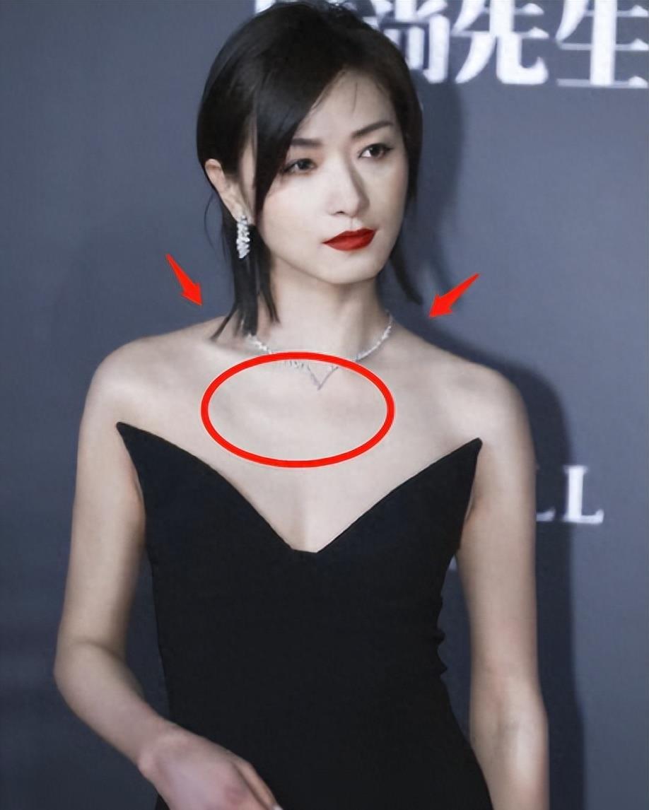 There is an embarrassment that Wan Qian plays sexy, but under limited conditions, she reveals ...